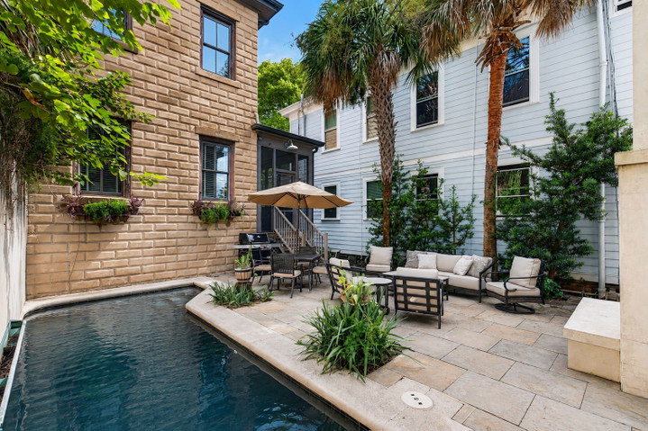 Large Home Near Forsyth Park W/ Private Pool, Parking, Outdoor Fireplace - Savannah
