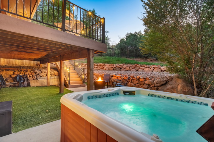The Red Barn Retreat | Hot Tub | Pet Friendly - Colorado Springs, CO