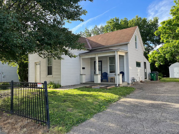 Main, Three Bedroom House In Historic Loveland - Loveland, OH