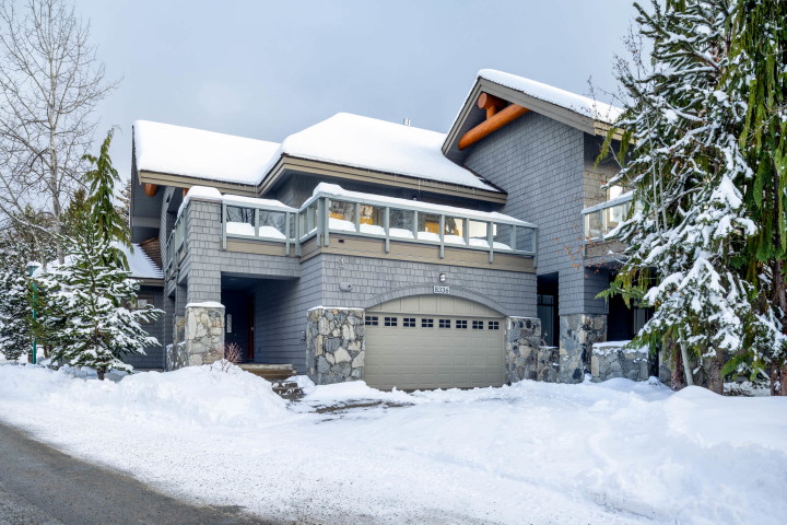 Mountain-view Townhome W/ Hot Tub & Fireplace - Whistler