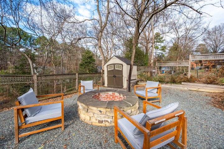 Stylish Downtown Bungalow With Fire Pit - Carrboro, NC