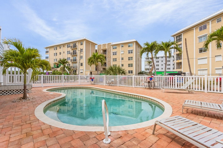 Heated Pool And Charming Outdoor Bar - Stunning Coastal Retreat - Fort Myers Beach, FL