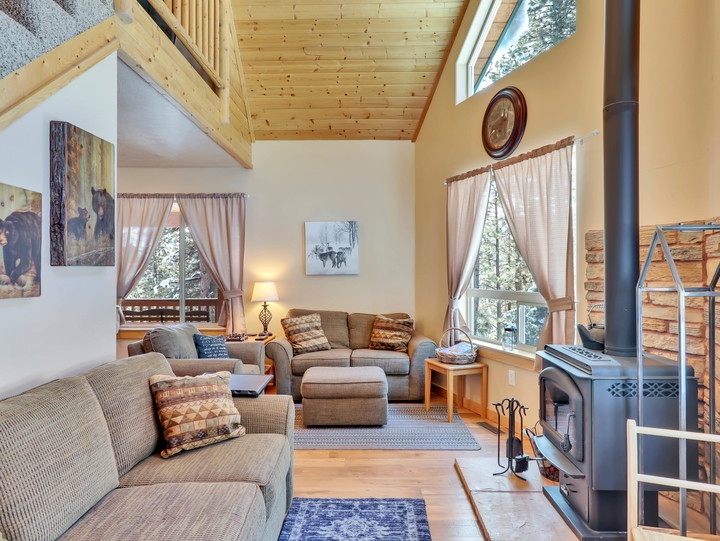 Centurion Hideaway | King Suite • Wood Fireplace • Quiet Forest Escape - United States