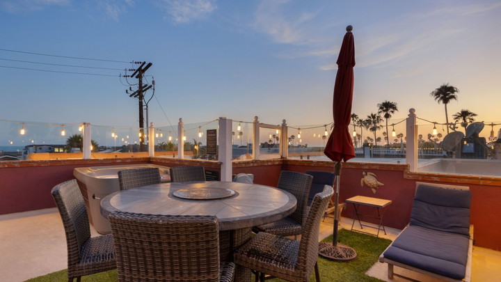 Shoreline Villa By Avantstay | Steps To The Beach, Bay, & Pier! - Newport Beach, CA