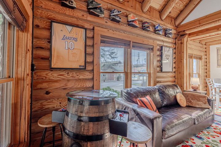 Modern Three-level Cabin W/ Game Room, Resort Pools & Bbq Deck! - Pigeon Forge, TN