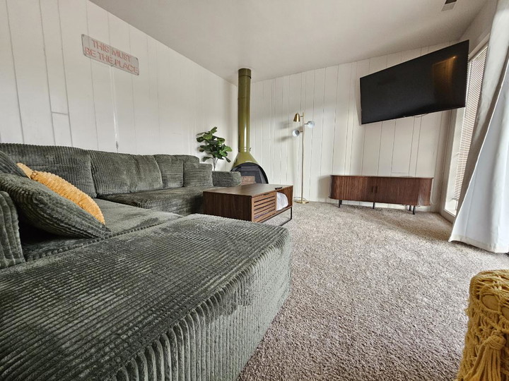 City Views And Fully Stocked Kitchen - Stylish Downtown Haven - Boise, ID