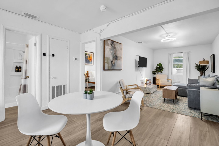 Downtown Studio W/ Free Parking & City Views - St. Petersburg, FL