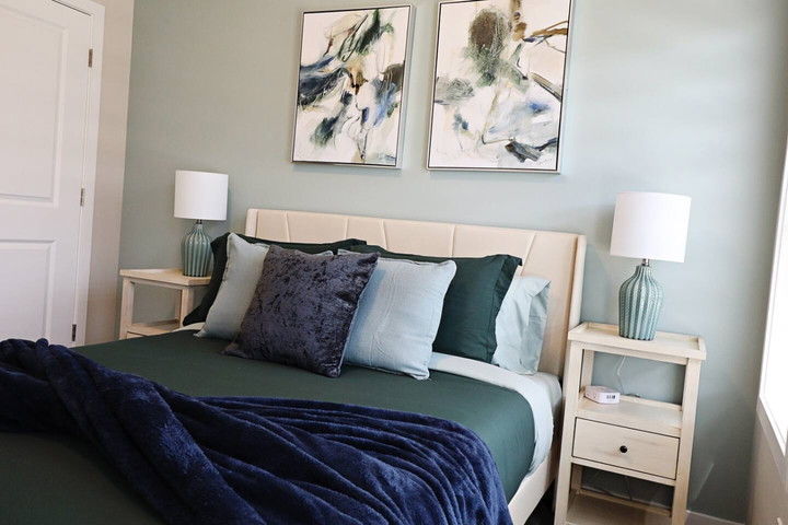 Edgemont Getaway Upstairs | King Bed, Garage, Wem - Canada