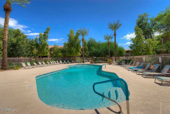 Heated Community Pool And Spa With Garden View - Charming Spacious Retreat - Chandler, AZ