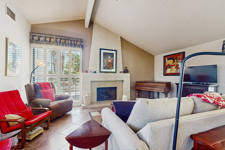 Dog-friendly Home W/private Pool, Patio, Pool Spa, And Gas Fireplace - Palm Springs, CA