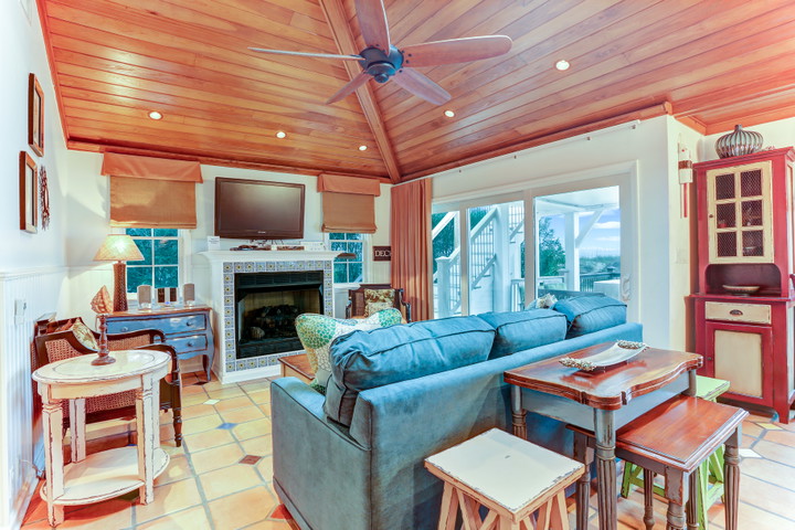 Ocean Access And Stunning Views - Charming Oceanfront Retreat - Fernandina Beach, FL