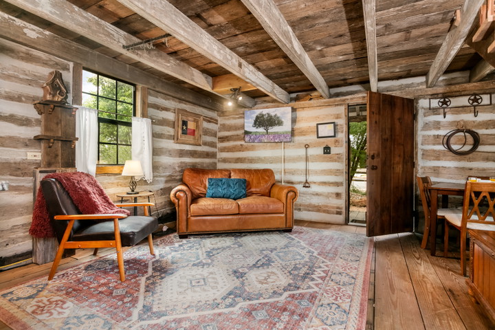 Charming Cabin With Mini Kitchen And Grill - Delightful Hill Country Escape - Fredericksburg, TX