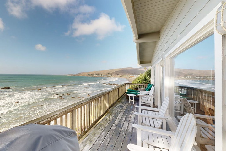 Bright Oceanfront Home With Wifi, Furnished Balcony & Spectacular Views - Cayucos, CA