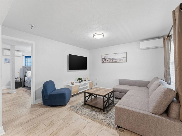 Clearwater Top Floor #4 - Clearwater, FL