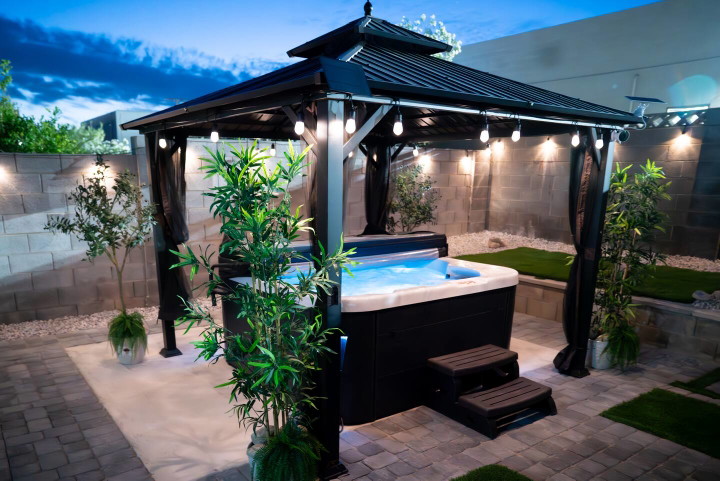 Enchanting Garden With Luxe Jacuzzi |Spaciousyard - Las Vegas
