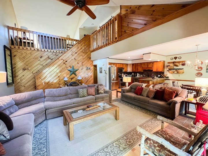 Spacious North Conway Home | Home Theater + Games - Conway, NH