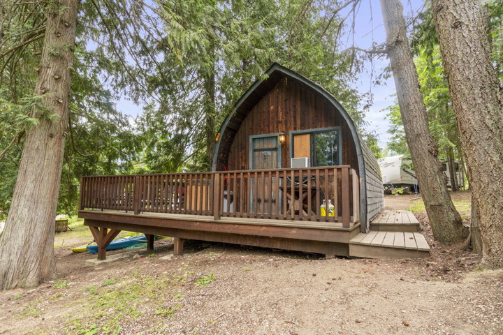 Cozy Cabin #2 W/hot Tub(sicamous) - Canadá