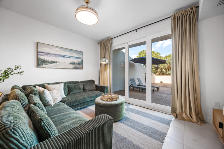 River Fly In: Luxury Condo 2br W/ Huge Balcony - Merritt Island, FL