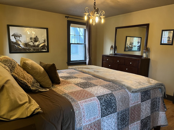 Relaxing Patio And Serene Backyard Oasis - Charming Historic Haven - Sioux Falls, SD