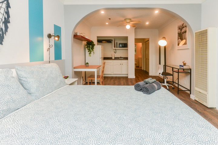 Entire Unit Westside Studio Near Food & Transit Lines - Los Angeles
