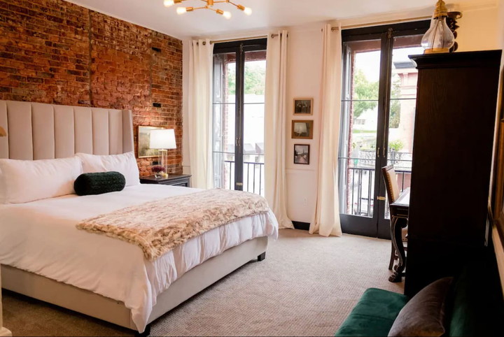 Speakeasy Hotel Rm 2 King Room - Nevada City, CA