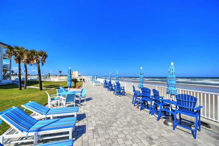 Oceanfront Couples Retreat - 5 Steps To Pool - Daytona Beach, FL