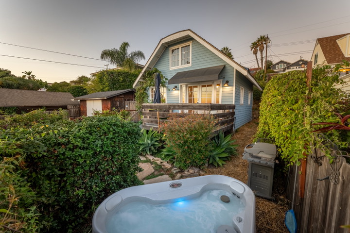 Poppy's Ocean-view Cottage | Hot Tub, Dog-friendly - 섬머랜드