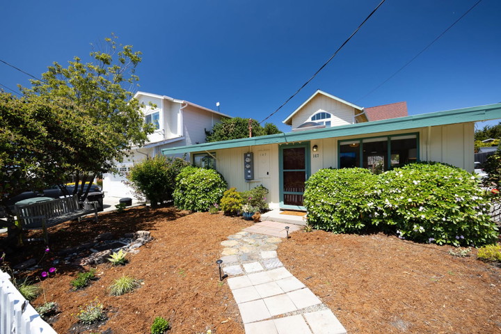 Private Cottage House - Walk To Beaches, Harbor, Food, Trails, So Much More - Half Moon Bay, CA