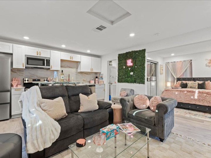 Pink Pop Studio | Pet Friendly | Gated Parking - United States