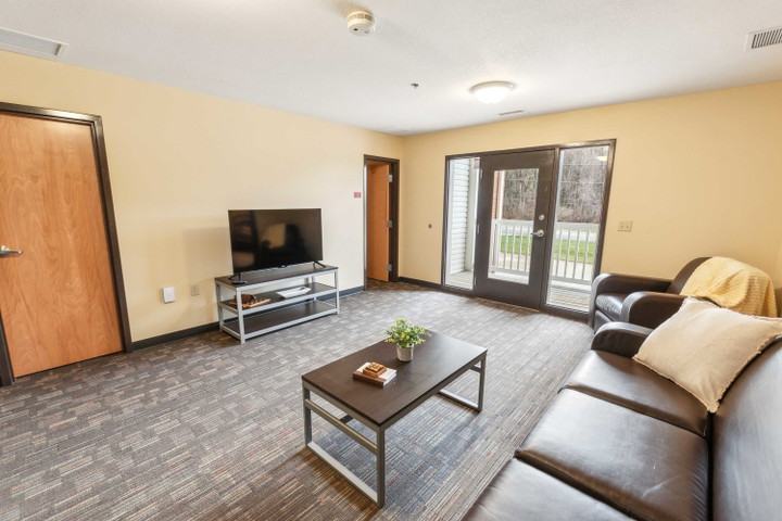 Modern Retreat Near Campus & Local Trails - Mansfield, OH