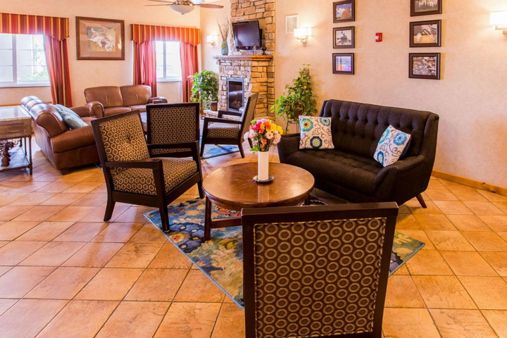 Quality Inn & Suites University - Wyoming