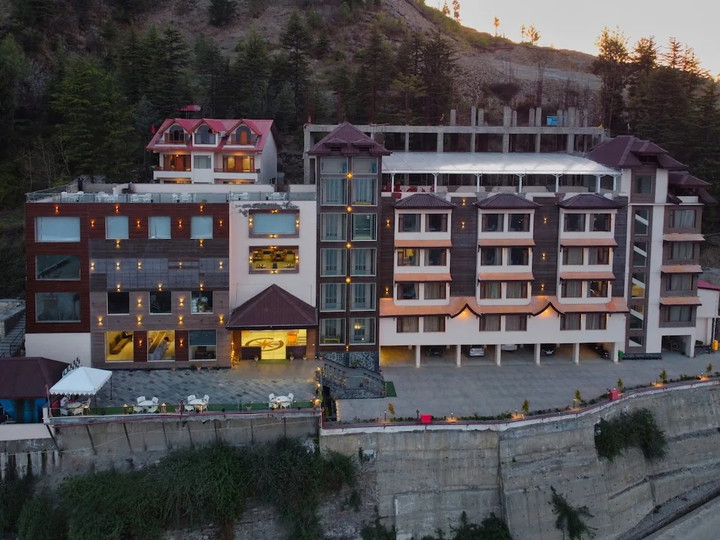 Alpine Holiday Inn, Kufri, Shimla - Kufri