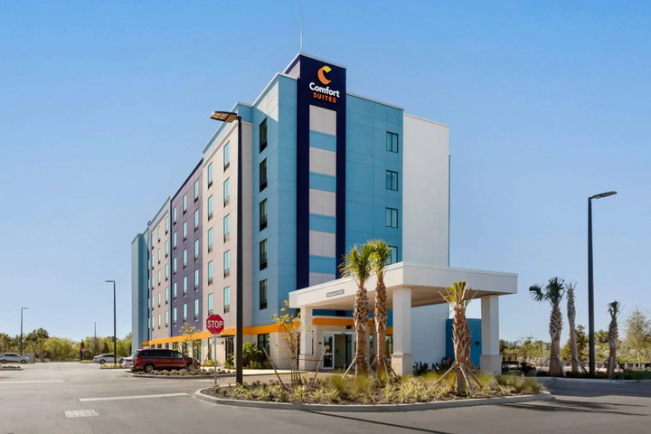 Comfort Suites Titusville Near Kennedy Space Center - Christmas