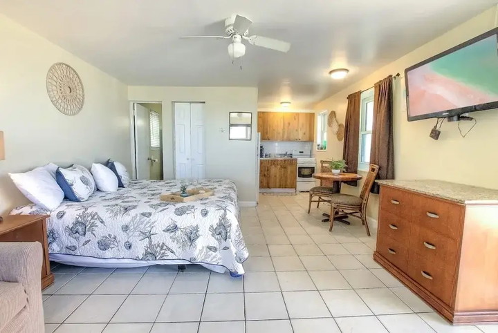 Daytona Shores Inn & Suites - Daytona Beach Shores, FL