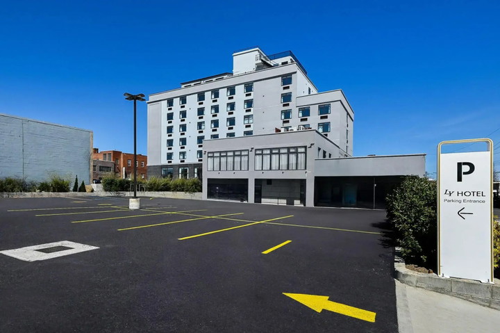 Ly New York Hotel - The Bronx, NY