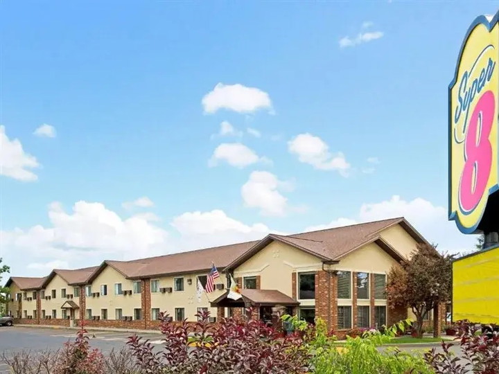Super 8 By Wyndham Longmont/twin Peaks - Longmont, CO