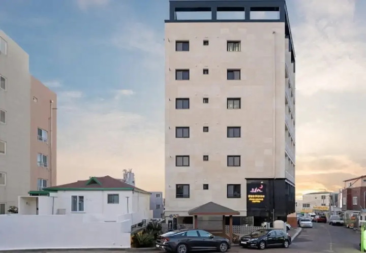 Seomun Residence Hotel - Jeju