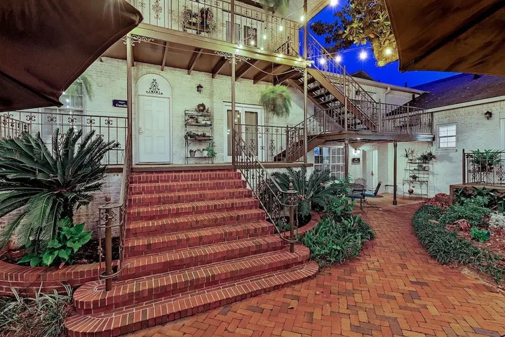 Jubilee Suites Boutique B&b - Fairhope, AL