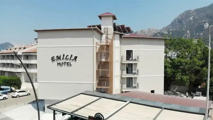 Emilia Hotel - İçmeler