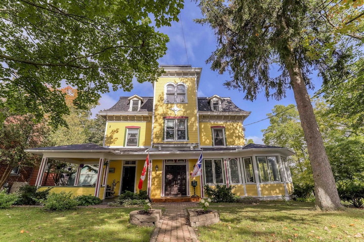 Pangea House - Gananoque