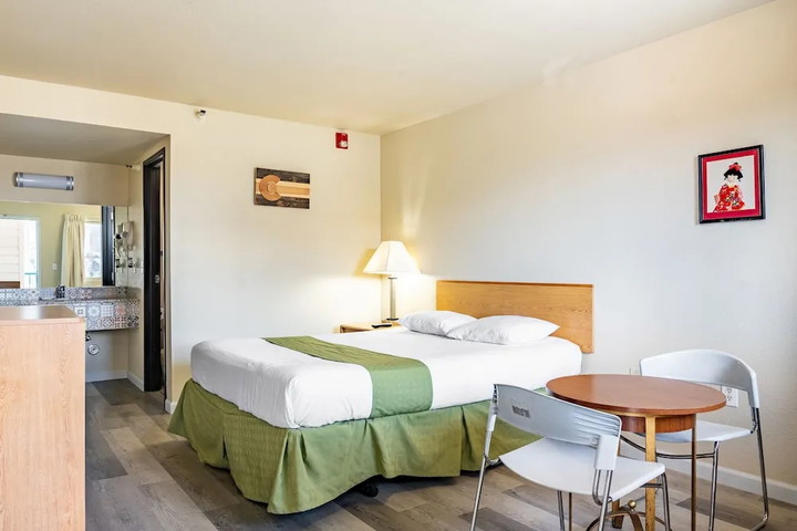 City Inn - Thornton, CO