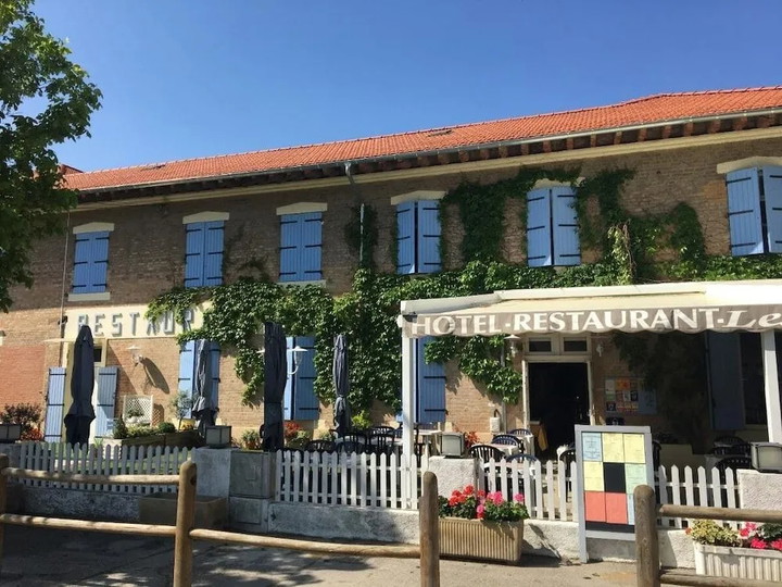 Hôtel Restaurant Les Saladelles - Arles
