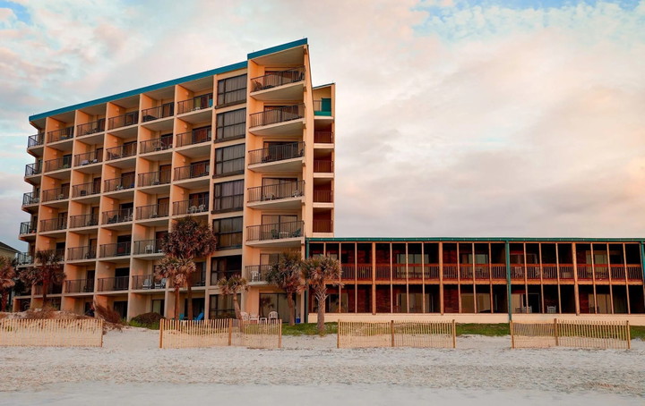 The Oceanfront Litchfield Inn - South Carolina