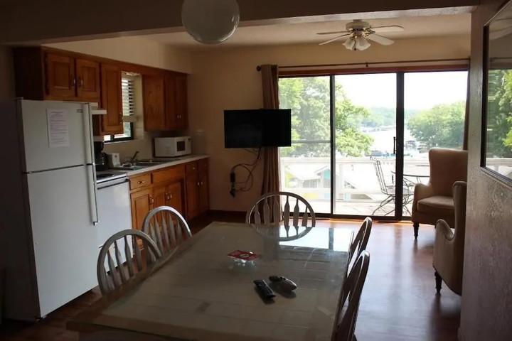 Rock Harbor Resort And Motel - Sunrise Beach, MO