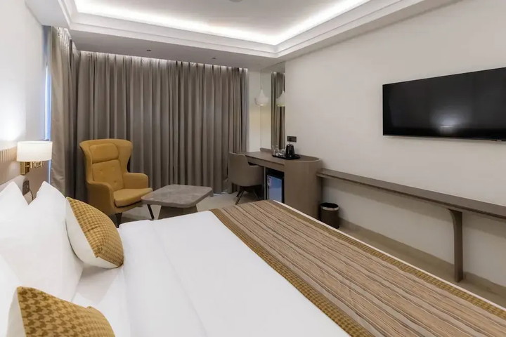 Emerald Luxe A Boutique Hotel - Chandigarh