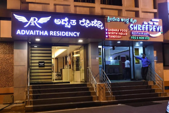 Advaitha Residency (Unmarried Couples Not Allowed) - マイスル
