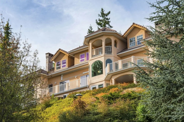 Villa Eyrie Resort - Vancouver Island