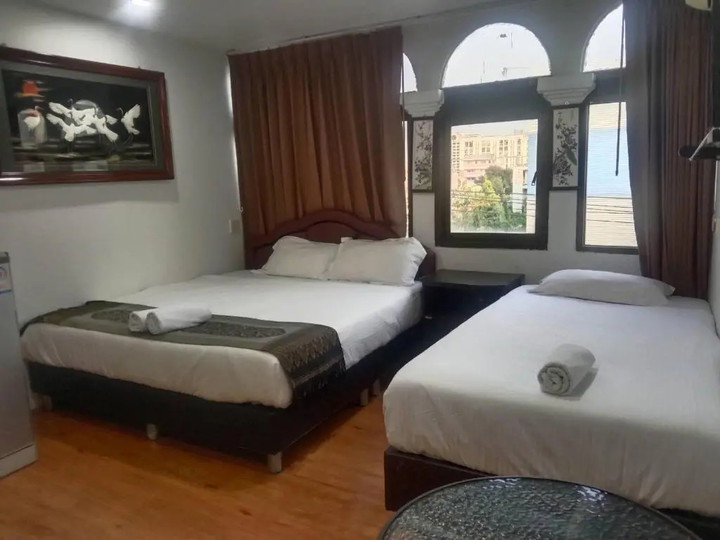 Longzhu Guesthouse - Bangkok
