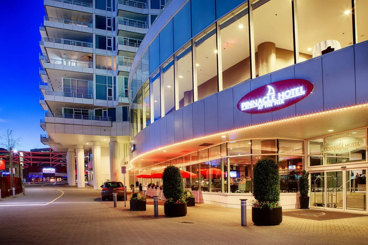 Pinnacle Hotel At The Pier - North Vancouver