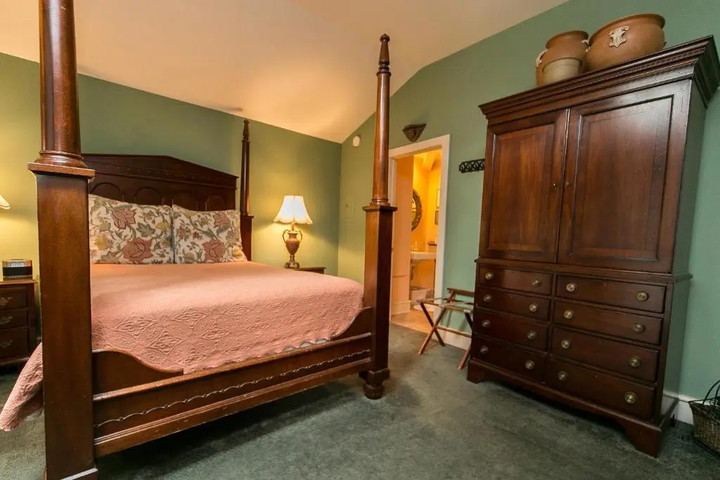 Hidden Garden Cottages & Suites - Michigan